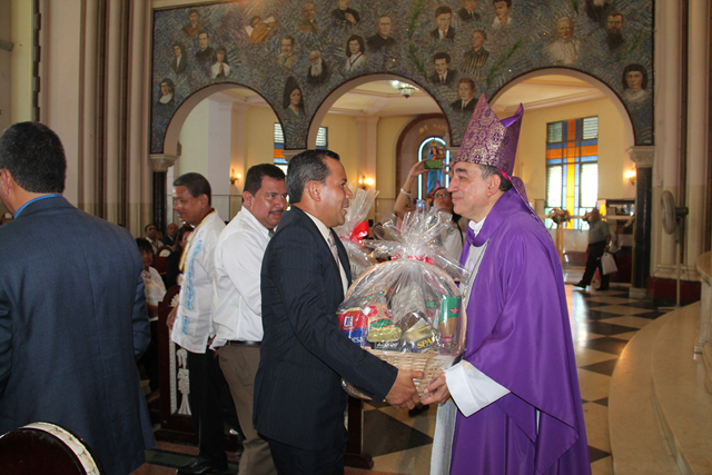 Docentes del IPHE participan en misa por día del Maestro