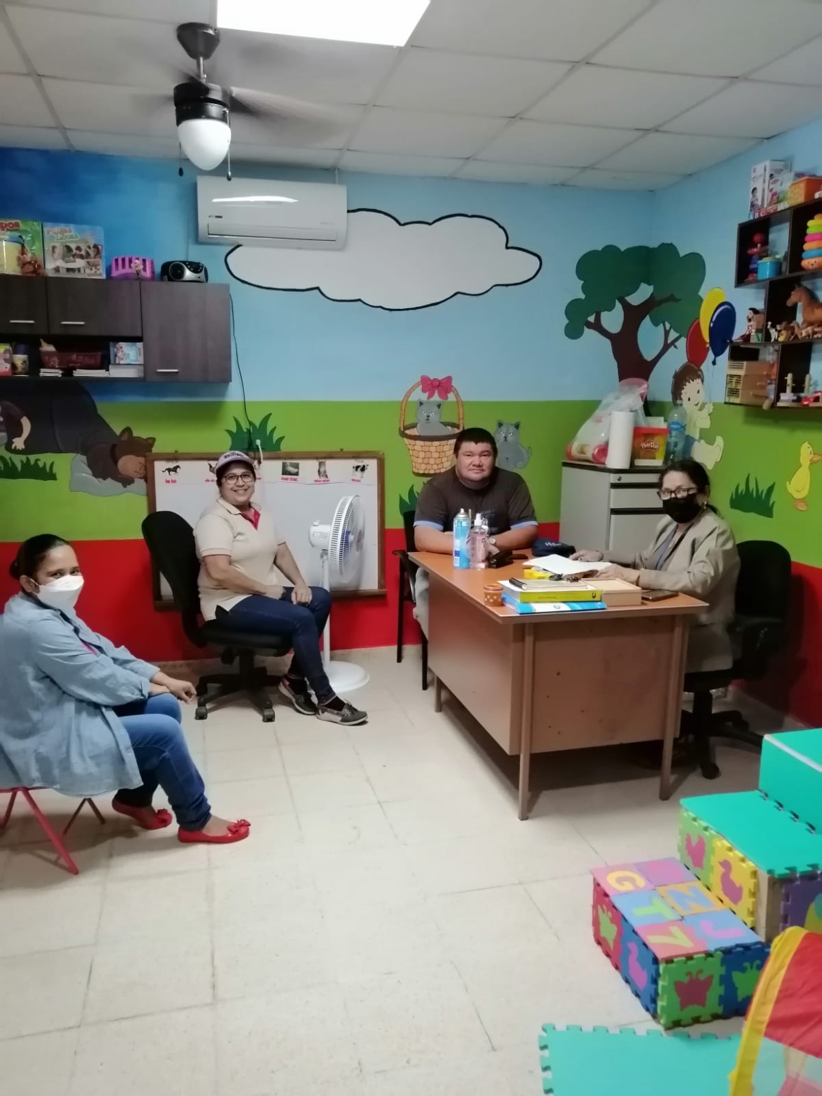 Extensión de los Santos y Nutre Hogar promueven proyecto de huerto