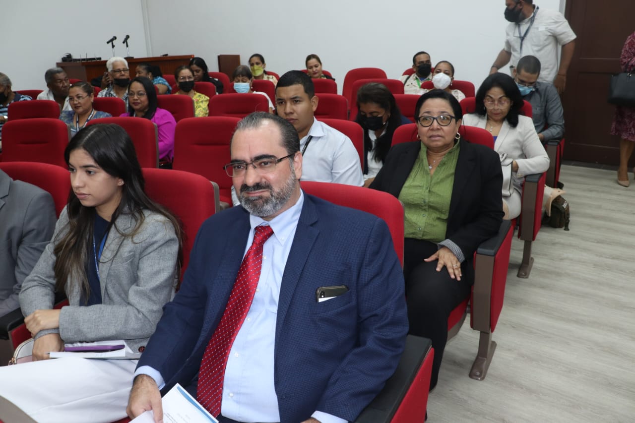 Presentan conferencia y documental sobre Derechos Humanos