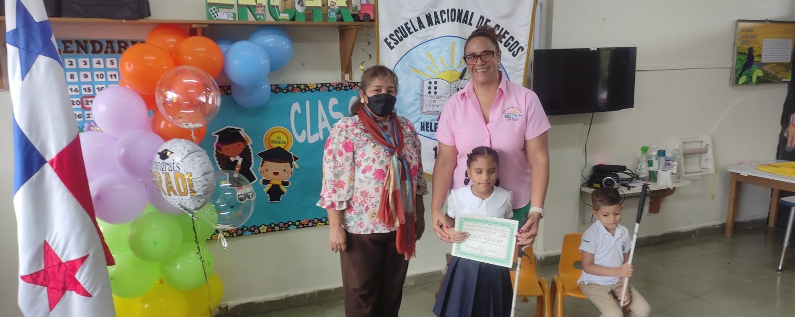 Estudiantes ciegos de preescolar son promocionados a primer grado