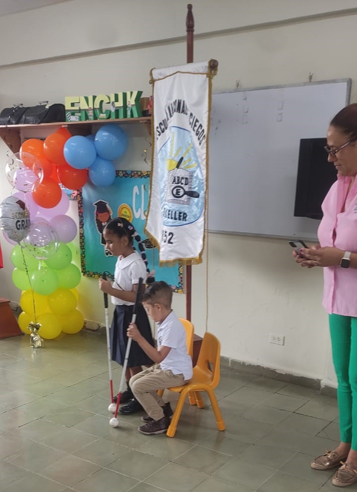 Estudiantes ciegos de preescolar son promocionados a primer grado