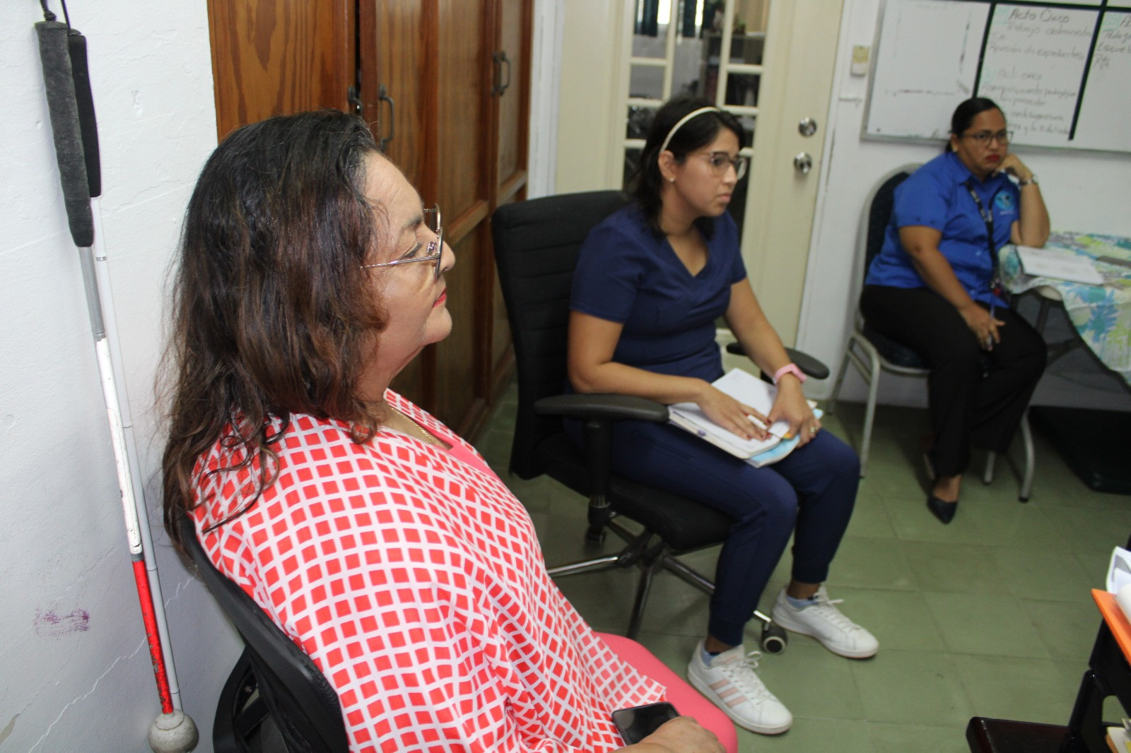 Planifican actividades y atenciones técnicas para Estudiantes Ciegos
