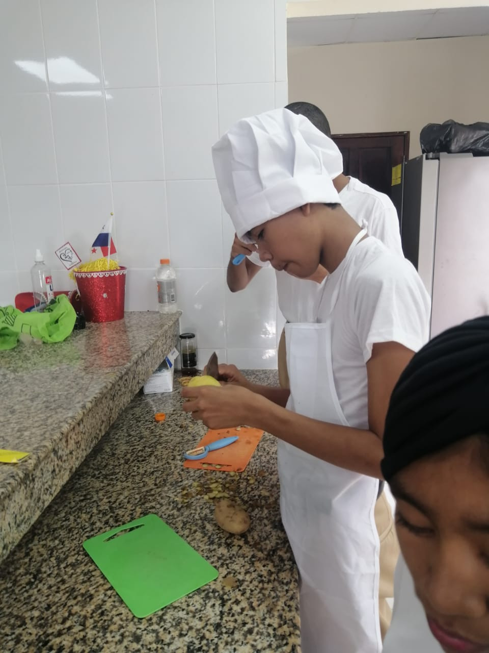 Estudiantes de Chepo elaboran receta de Pie de Pollo en taller de ...