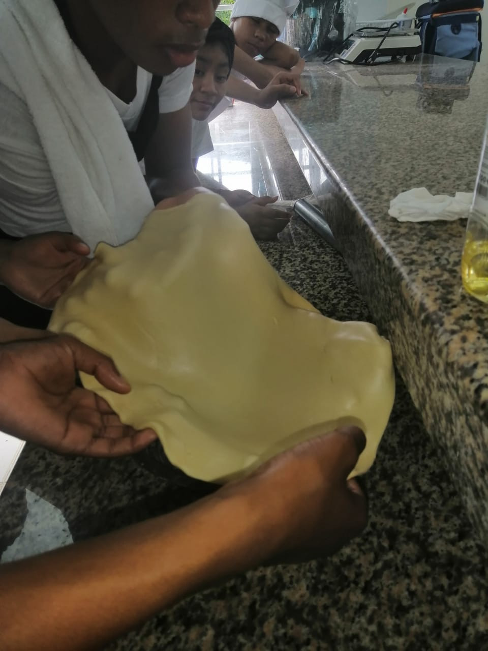 Estudiantes de Chepo elaboran receta de Pie de Pollo en taller de ...