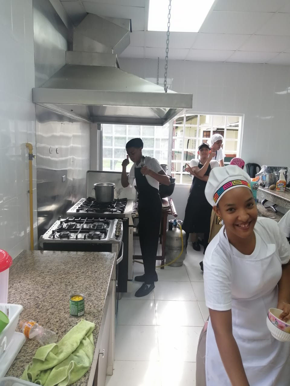 Estudiantes de Chepo elaboran receta de Pie de Pollo en taller de ...