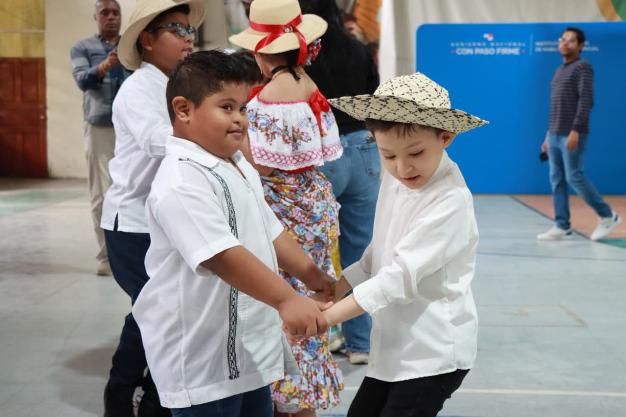 El IPHE conmemora 74 años de compromiso con la inclusión y la educación ...